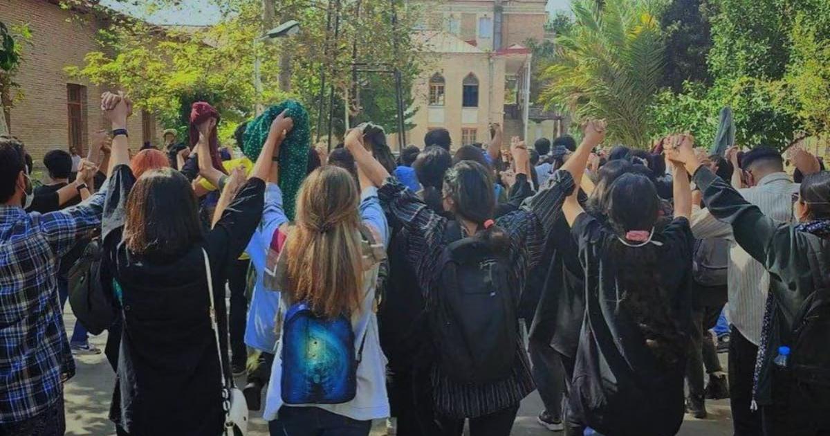 تعلیق و اخراج دانشجویان به دلیل اعتراض و مخالفت با حجاب اجباری